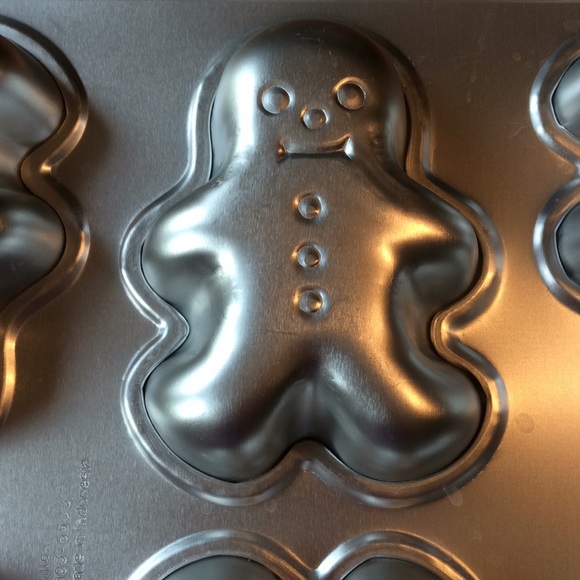 Wilton | Kitchen | Wilton Mini Gingerbread Man Tea Cake Pan | Poshmark